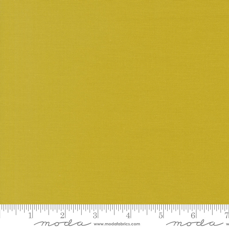 Moda Bella Solids in Split Pea - Elizabeth Hartman's Favorites - 9900 ...